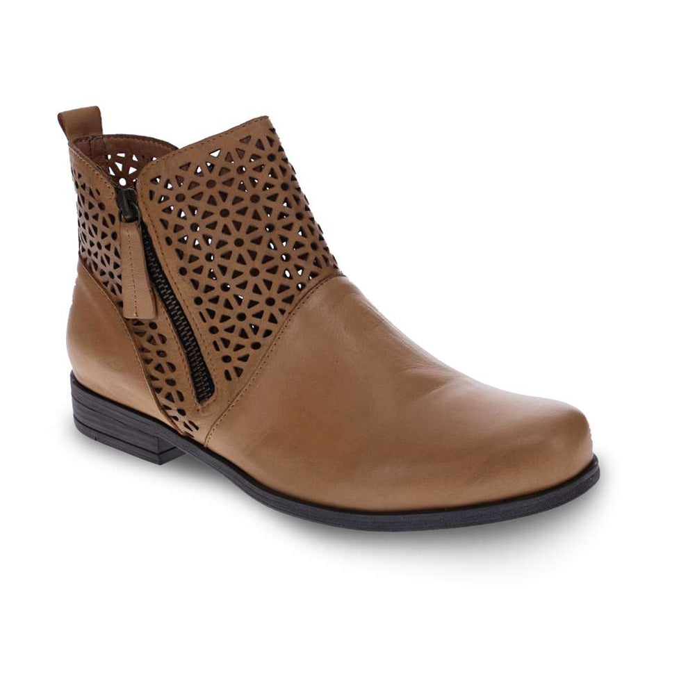 B Logan Boot - Tan – Naturalizer